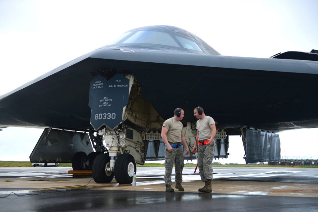 Top 10 Facts About The B-2 Spirit Stealth Bomber | Military Machine