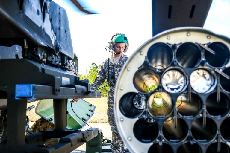 Powerful Images Of The AH-64 Apache Attack Helicopter | Military Machine