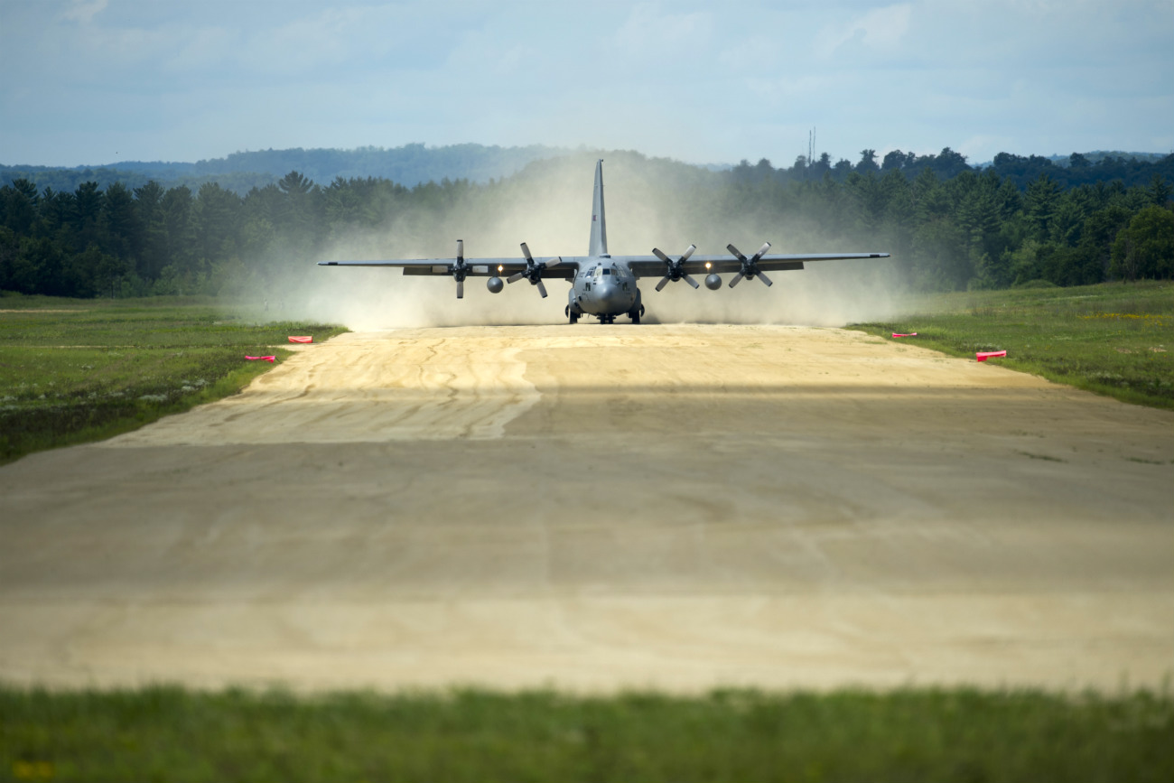 Dirt Landings and Take-Offs Images - C-130 Hercules lands on a dirt ...