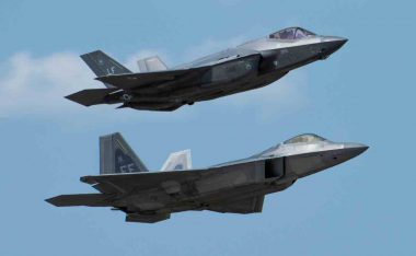 Differences Between F-22 and F-35 - Military Machine