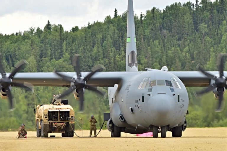 C-17 vs C-130: Comparing The Two Cargo Aircraft | Military Machine
