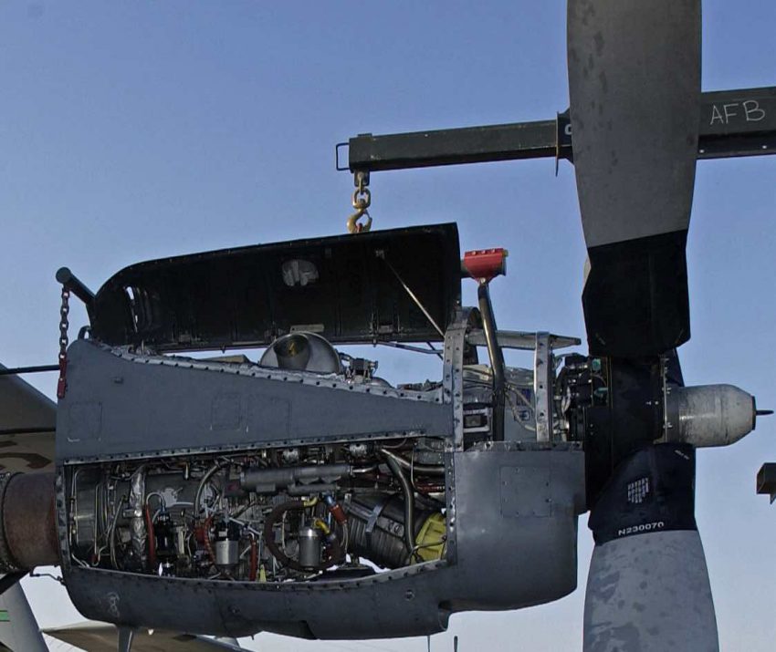 C-17 vs C-130: Comparing The Two Cargo Aircraft | Military Machine